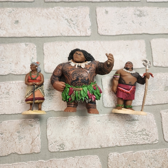 Disney | Toys | Disney Moana Maui Hei Hei Collectible Figure Figurine ...
